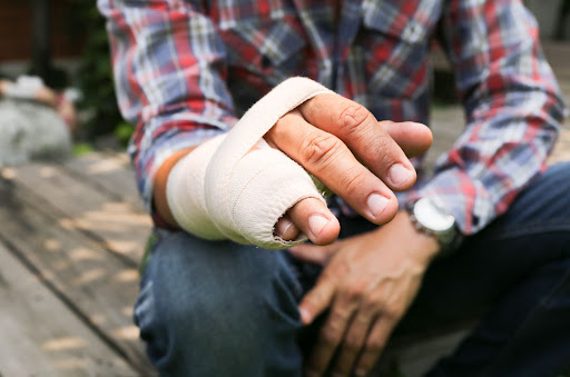 When to Call OSHA for a Work Injury? - Henderson Law